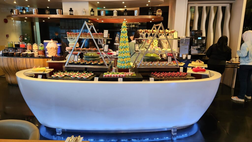 makan buffet hotel mewah ‘International buffet dinner’ hotel Hilton ...