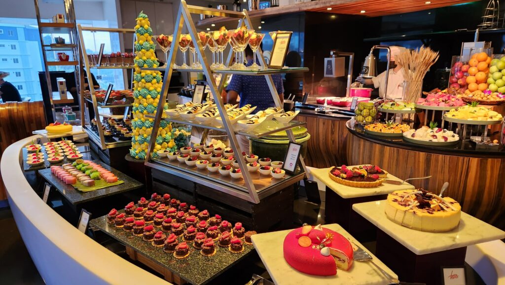 makan buffet hotel mewah ‘International buffet dinner’ hotel Hilton ...