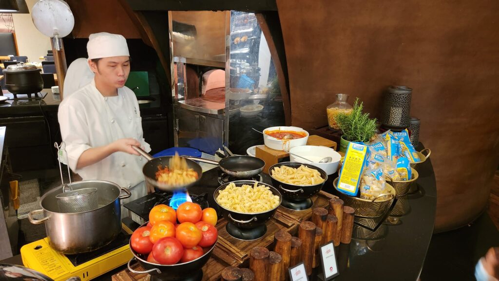 makan buffet hotel mewah ‘International buffet dinner’ hotel Hilton ...