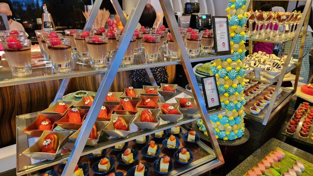 makan buffet hotel mewah ‘International buffet dinner’ hotel Hilton ...